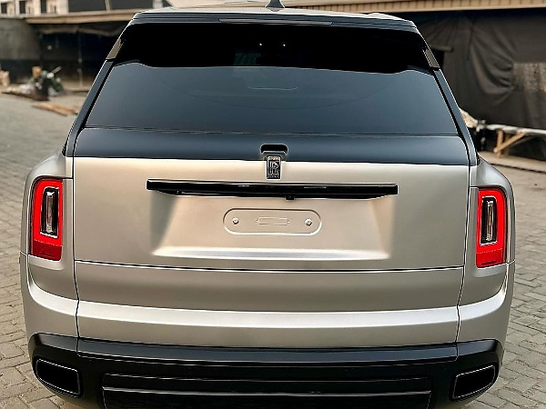 Rolls Royce Cullinan Wrap In Two Tone
